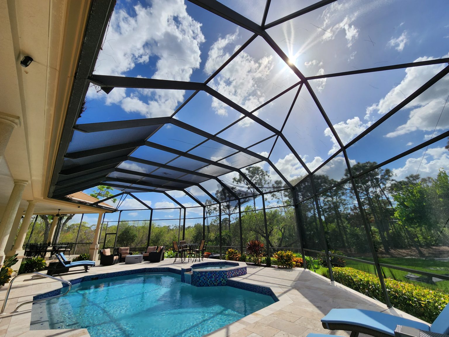 The Pros and Cons of Different Screen Types for Lanais - Best Rescreen ...